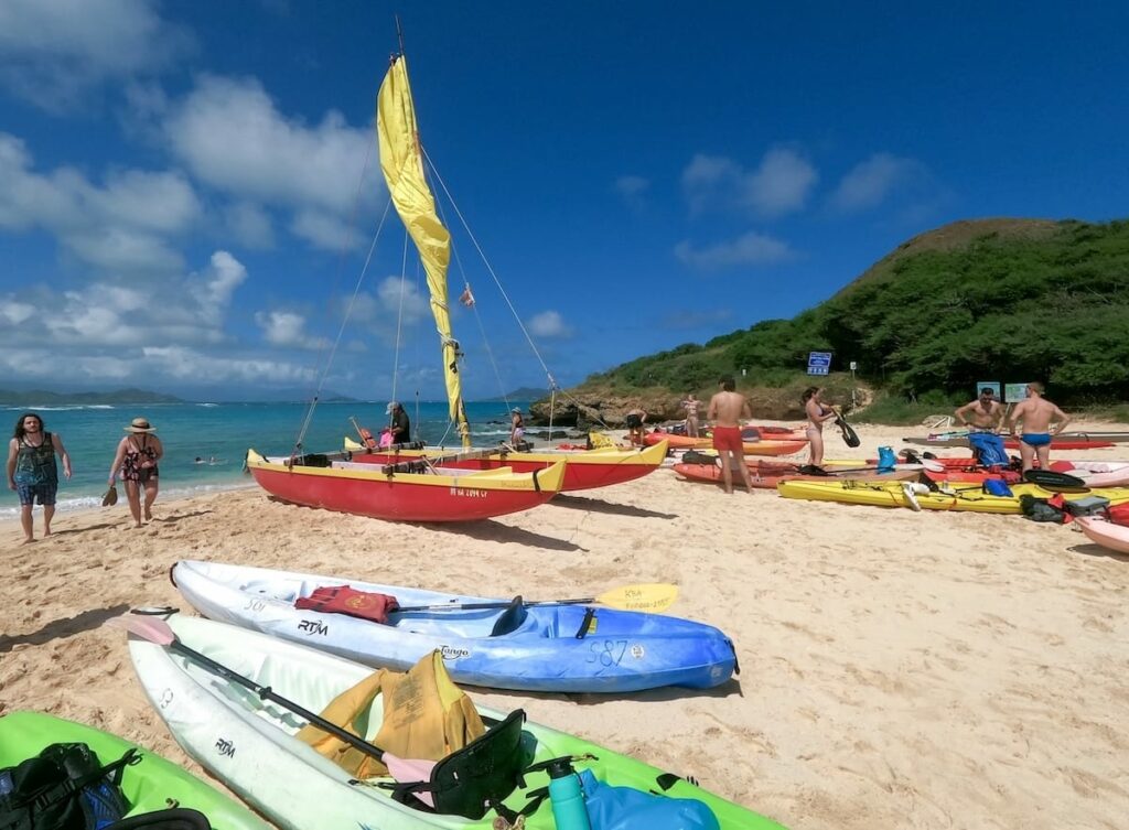 What to Know Before Kayaking to the Mokes in Kailua (Oʻahu)